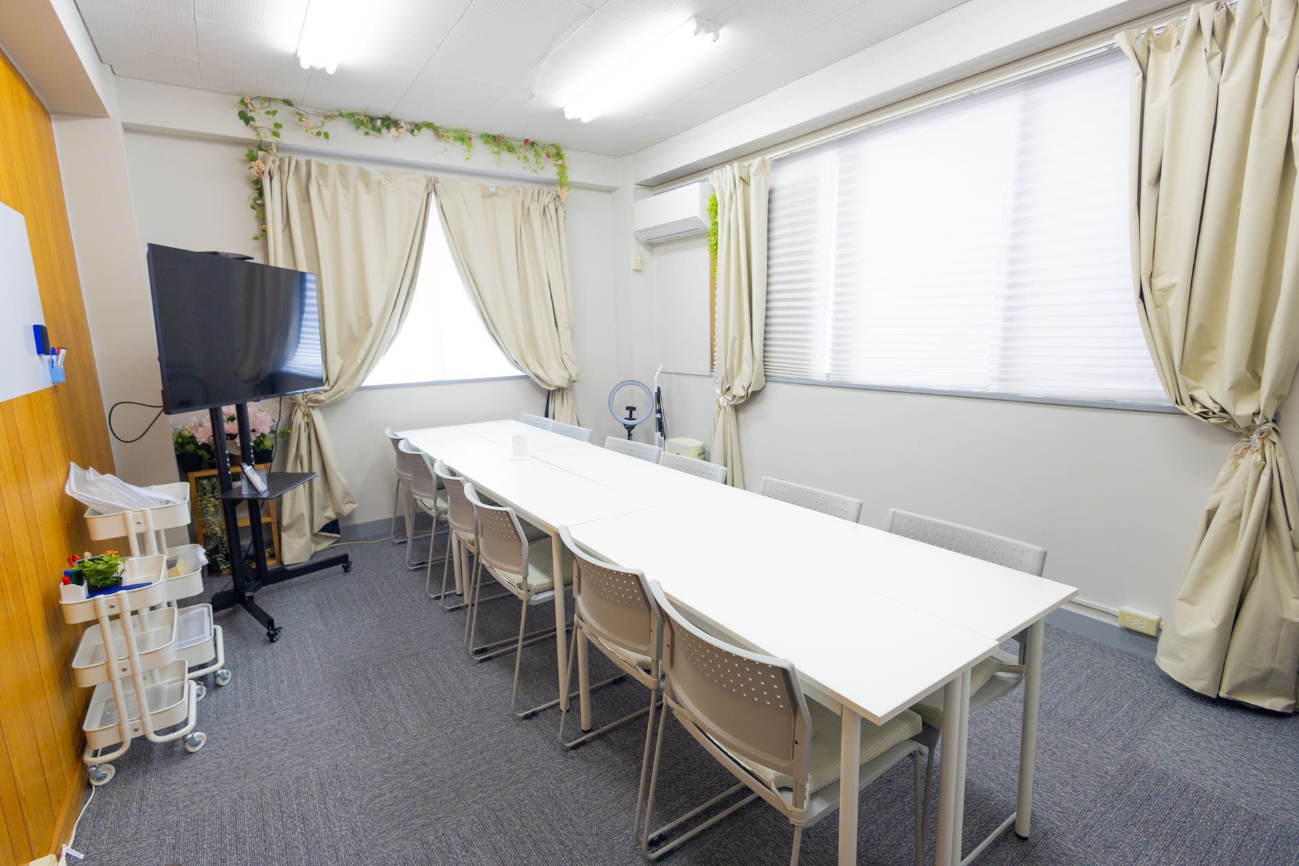 大手町神田301🌸駅🚶‍♀️3分🍀12名＋４名🍀 会議/施術ベッド/勉強会/ボードゲーム/研修/24時間✨1日プラン有✨の写真1