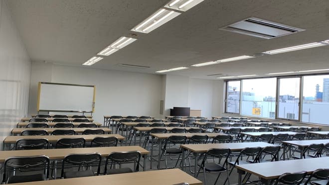 【大会議室(最大93人収容可)】オフィスビル内の貸会議室 打合せ/セミナー等 ※鹿児島市天文館エリア 市電駅徒歩1分の写真1