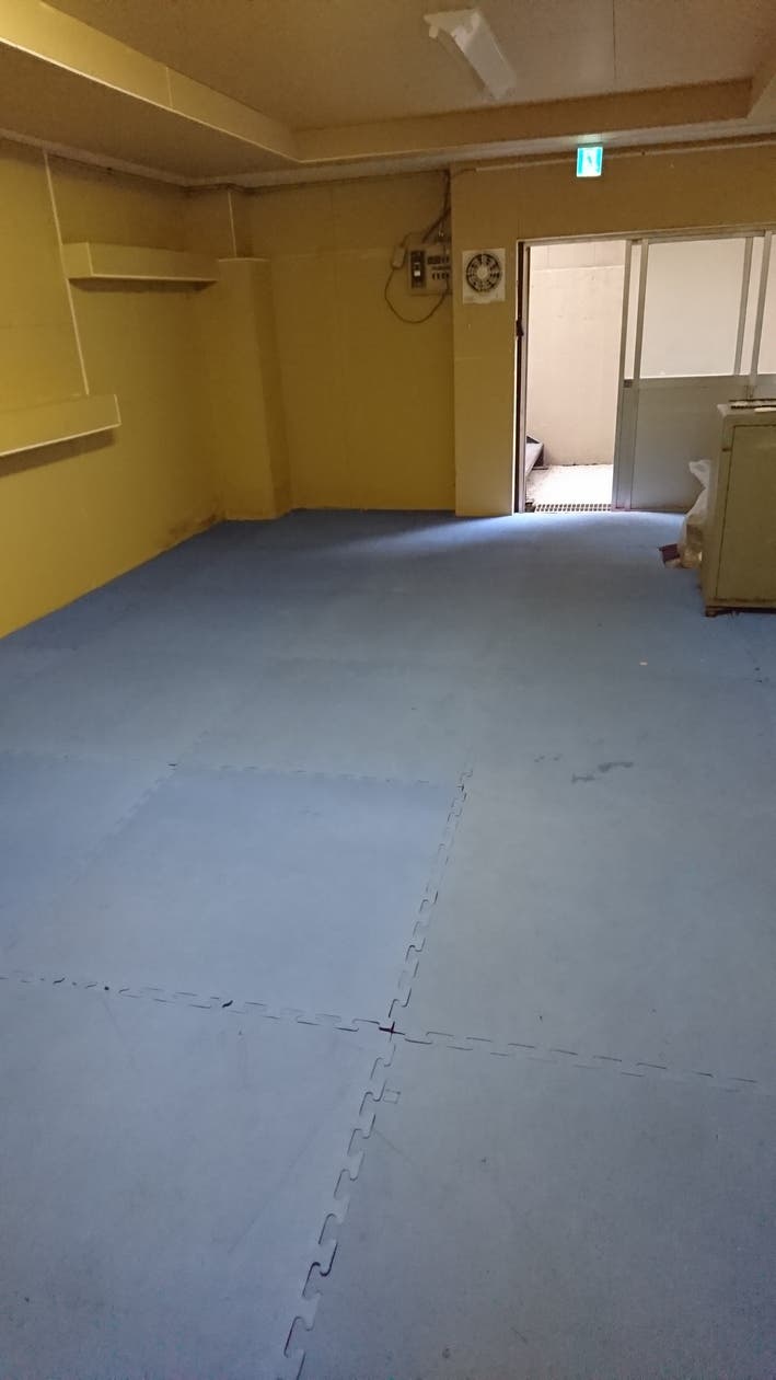 半地下の作業スペースや倉庫の写真2