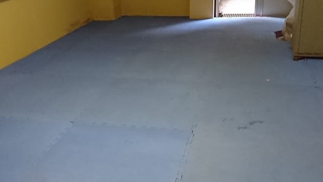 半地下の作業スペースや倉庫の写真2