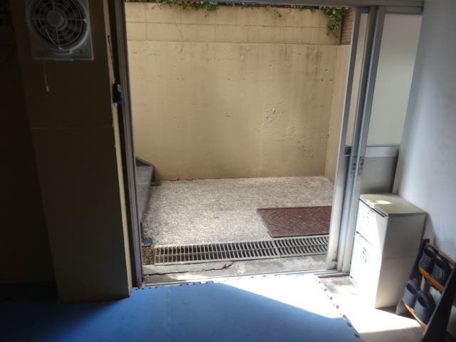 半地下の作業スペースや倉庫の写真5