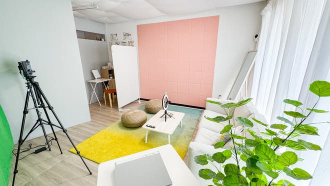 自然光たっぷり多目的スペース☀️大きな窓で明るい|撮影・会議・ママ会に|JR小岩駅6分の写真1