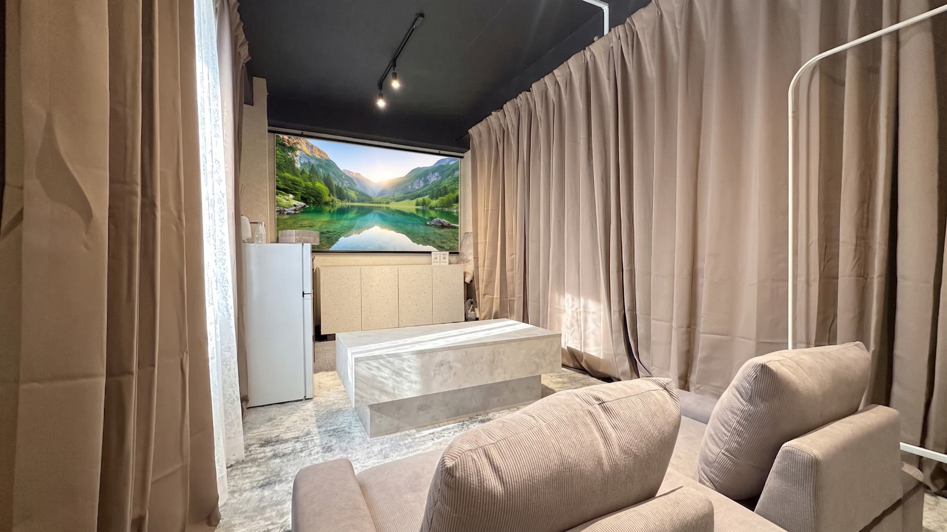 #スイスイシアターGoburin【水道橋/後楽園】最大8名🉐駅3分🥳歓送迎会🎉女子会/推し活・撮影/24H/ケータリングの写真1