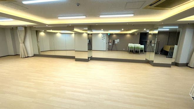 【駅近】鏡10m!小ホールのダンス・演劇リハに最適な70㎡の広々・快適な防音スタジオ!24時間OK、調光調色可、設備充実の写真3