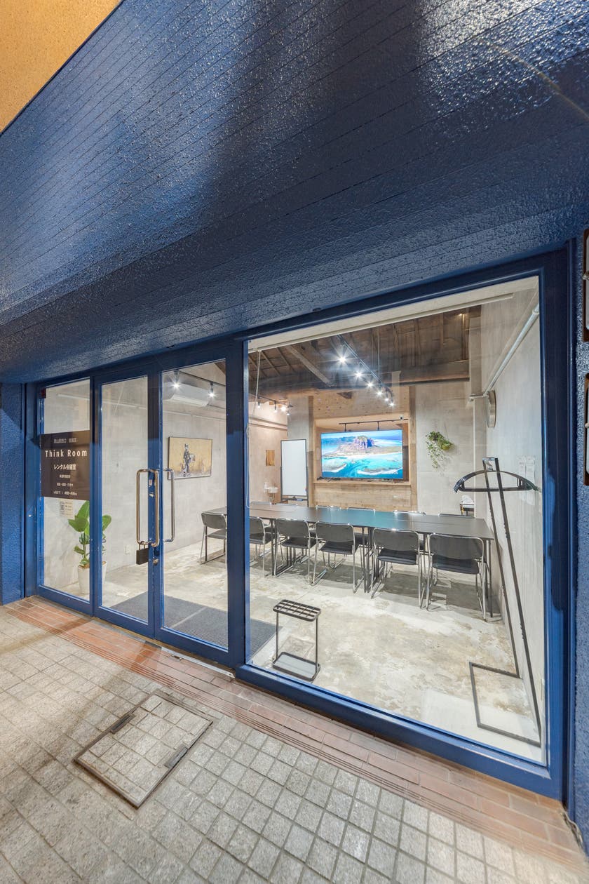 岡山駅西口徒歩5分｜75インチモニター｜最大12名｜レンタル会議室の写真2