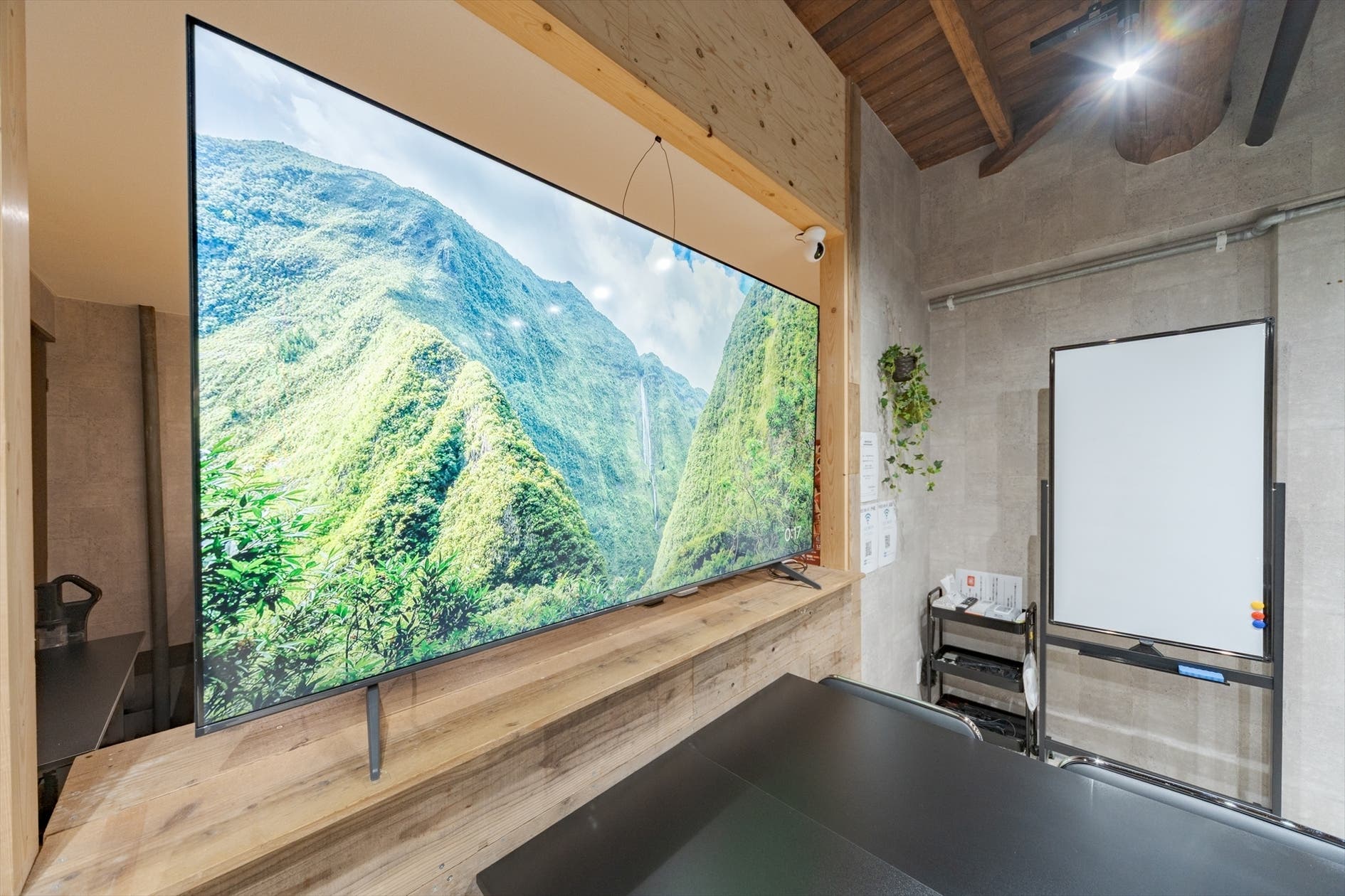 岡山駅西口徒歩5分｜75インチモニター｜最大12名｜レンタル会議室の写真9