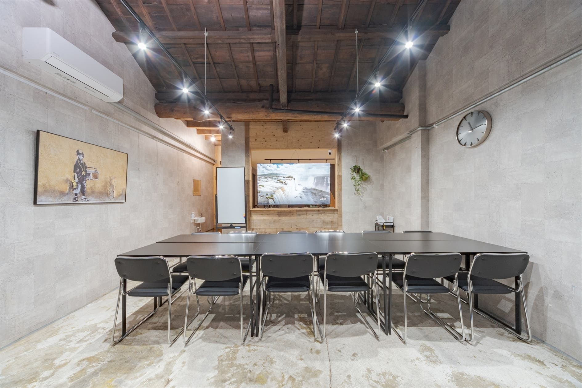 岡山駅西口徒歩5分｜75インチモニター｜最大12名｜レンタル会議室の写真3