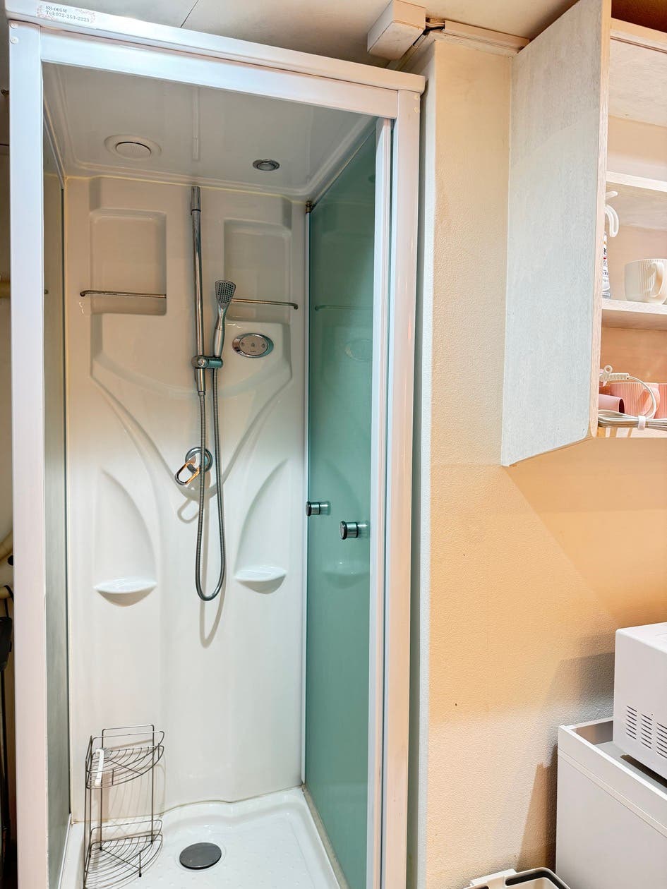 24時間予約可能！シャワールーム・大判ブランケット完備　エステベッド/IH/ホットプレート/調理器具/食器/カトラリー無料の写真3