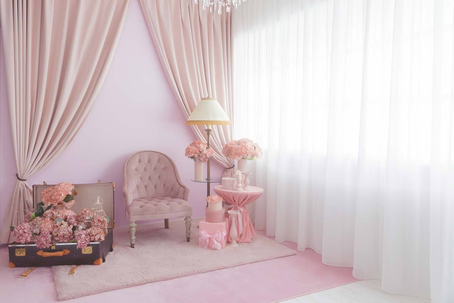 【新宿区】自然光差し込むアンティーク調スタジオ｜季節限定🪻あじさい装飾｜駅徒歩4分｜広告・アパレル・作品撮り・コスプレ📸の写真1