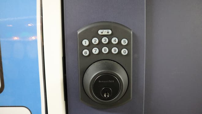 武蔵小金井駅から3分!個別のデスクで人目を気にせず勉強・お仕事はかどるシンプルなコワーキングスペースです!の写真7