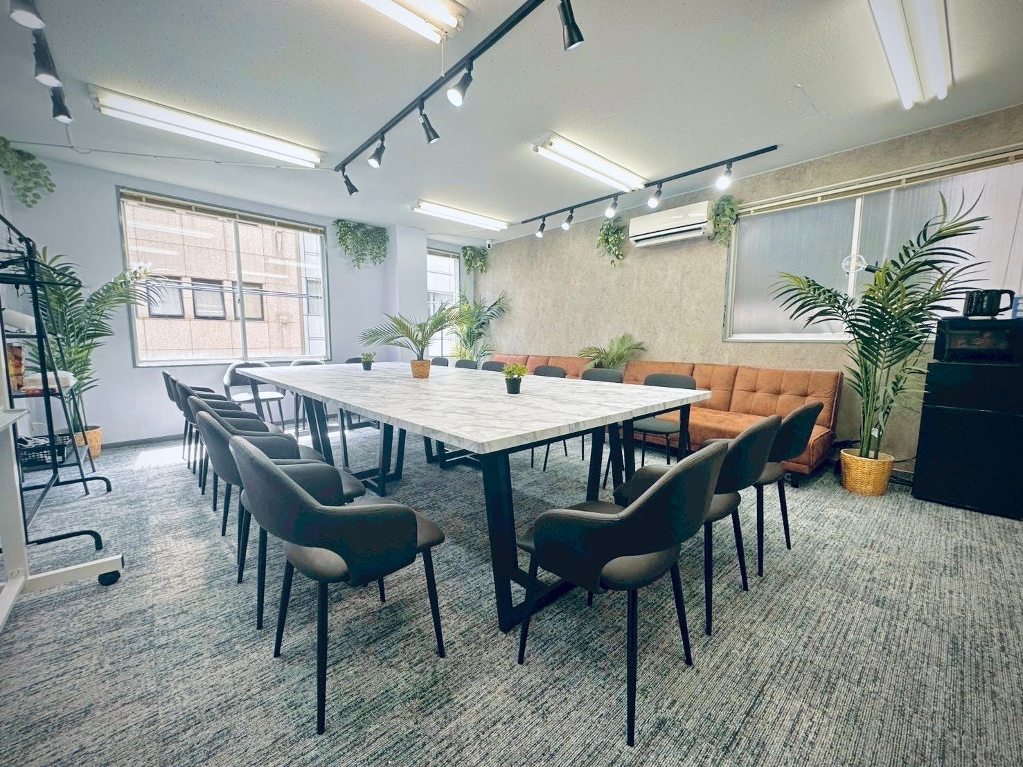 NEW【八丁堀駅2分！宝町駅3分！】最大24名着席/無料Wifi/会議・撮影・女子会・ボドゲ・パーティ・商談等！飲食🍺🍷可！の写真3