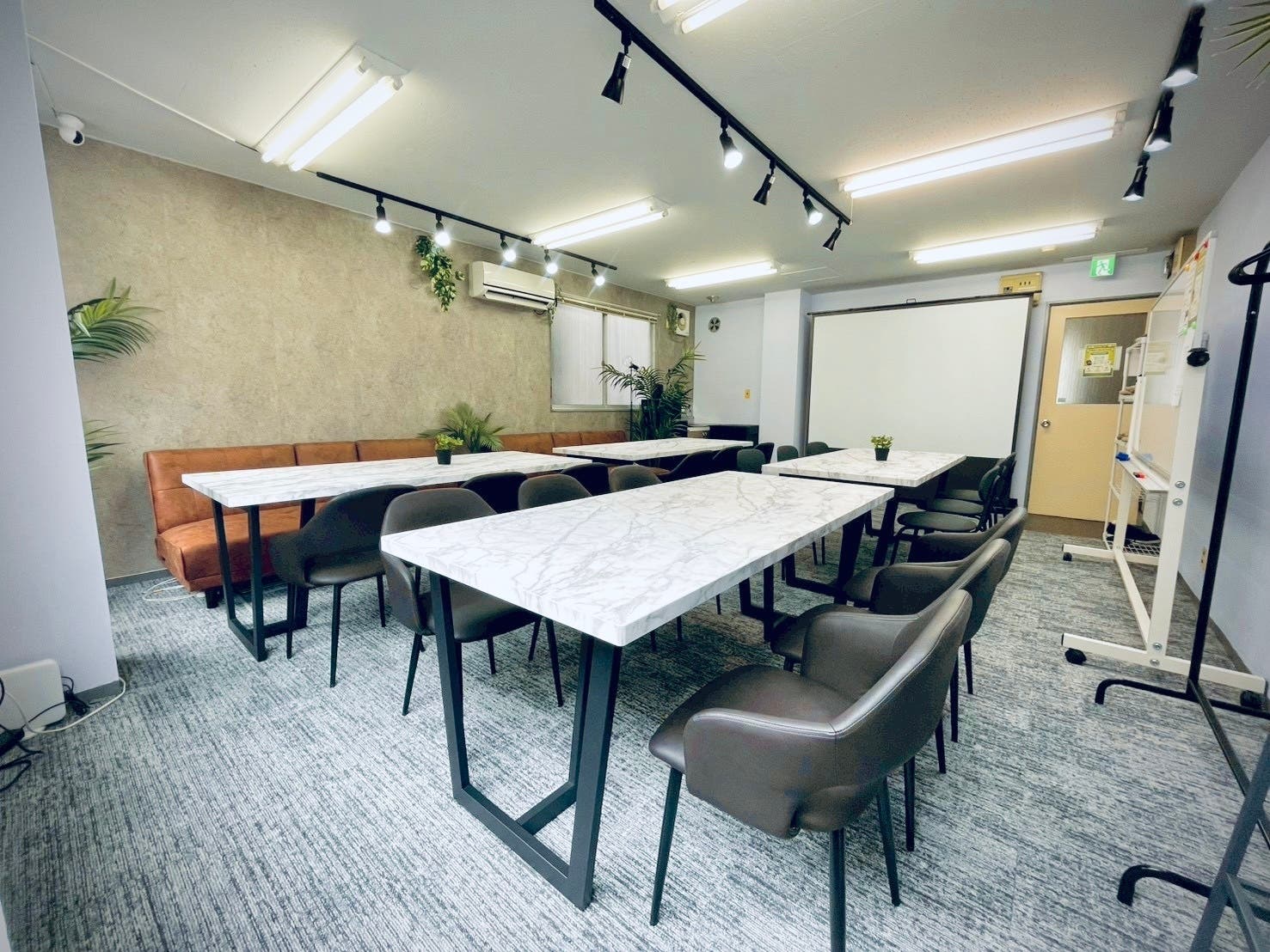 NEW【八丁堀駅2分！宝町駅3分！】最大24名着席/無料Wifi/会議・撮影・女子会・ボドゲ・パーティ・商談等！飲食🍺🍷可！の写真5