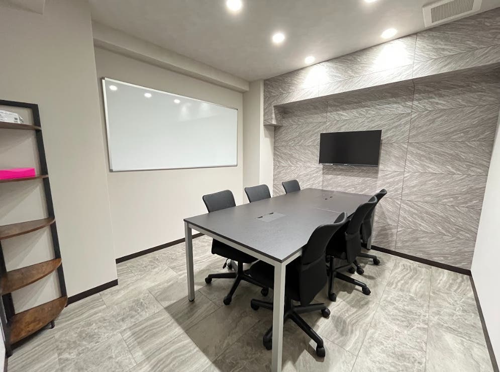 【下北沢駅から徒歩1分】モニター・フリードリンク付き6名会議室（Room B）の写真1