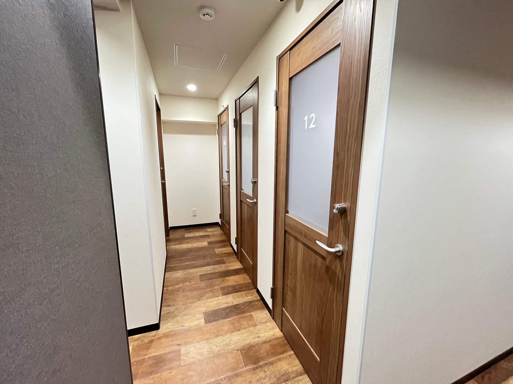 【下北沢駅から徒歩1分】モニター・フリードリンク付き6名会議室（Room B）の写真2