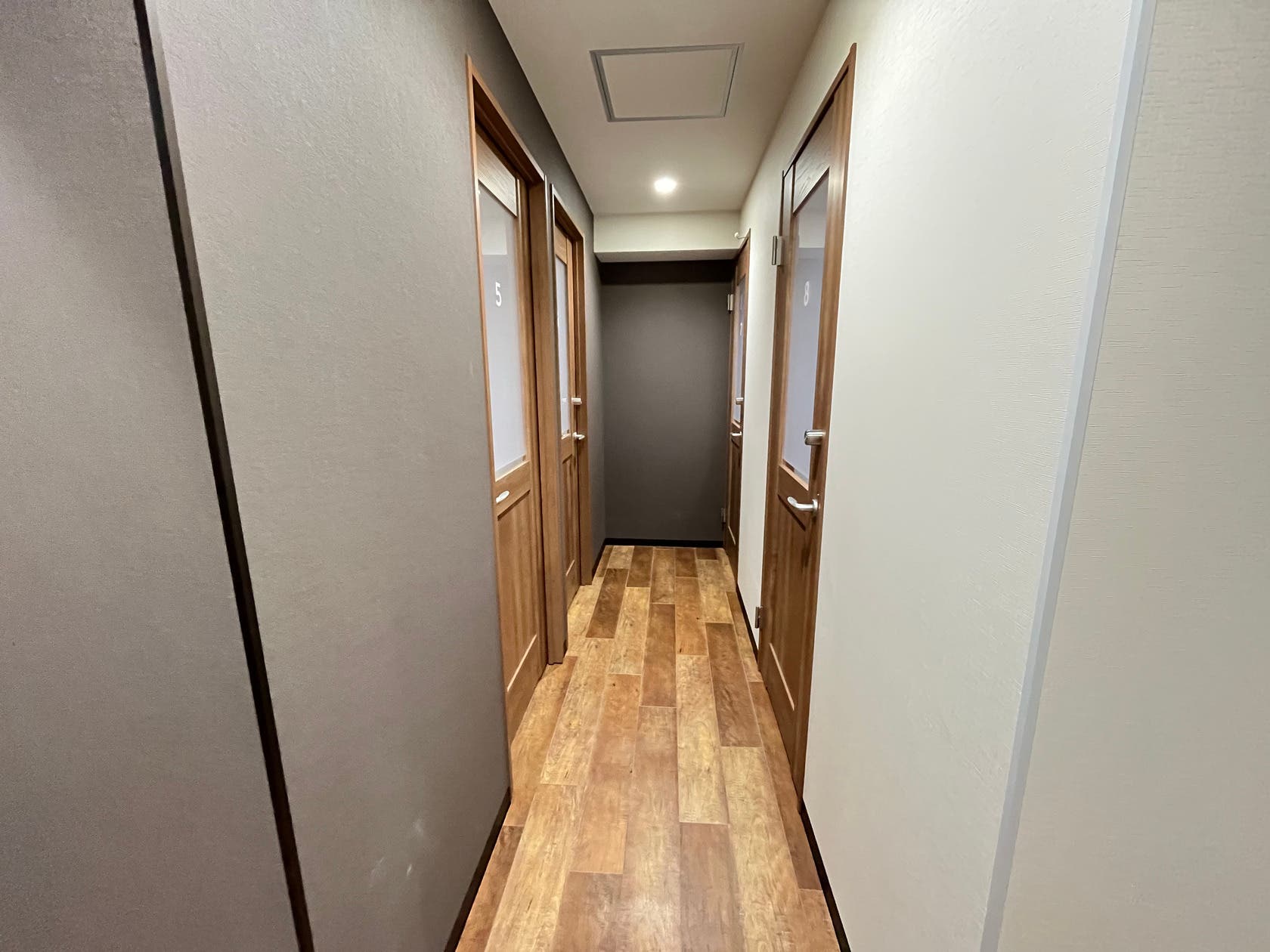 【下北沢駅から徒歩1分】モニター・フリードリンク付き4名会議室（Room C）の写真3