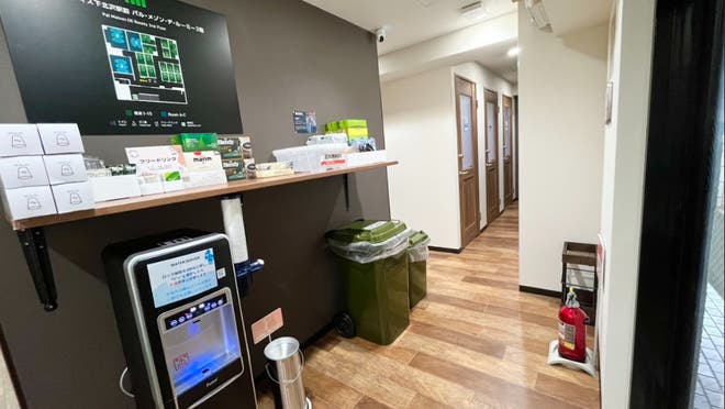 【下北沢駅から徒歩1分】モニター・フリードリンク付き1名個室(ブース1)の写真5