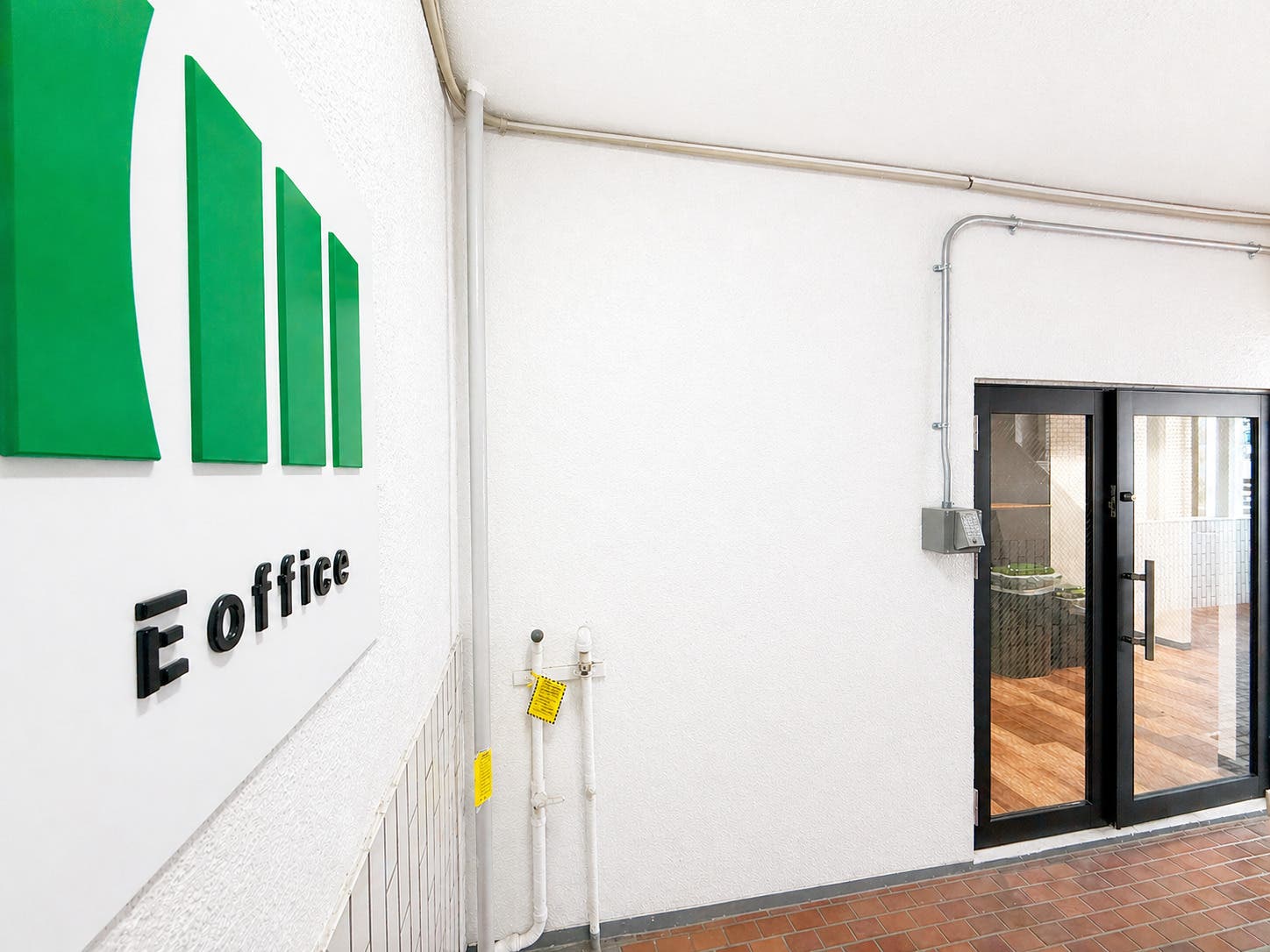 【下北沢駅から徒歩1分】モニター・フリードリンク付き1名個室（ブース4）の写真9