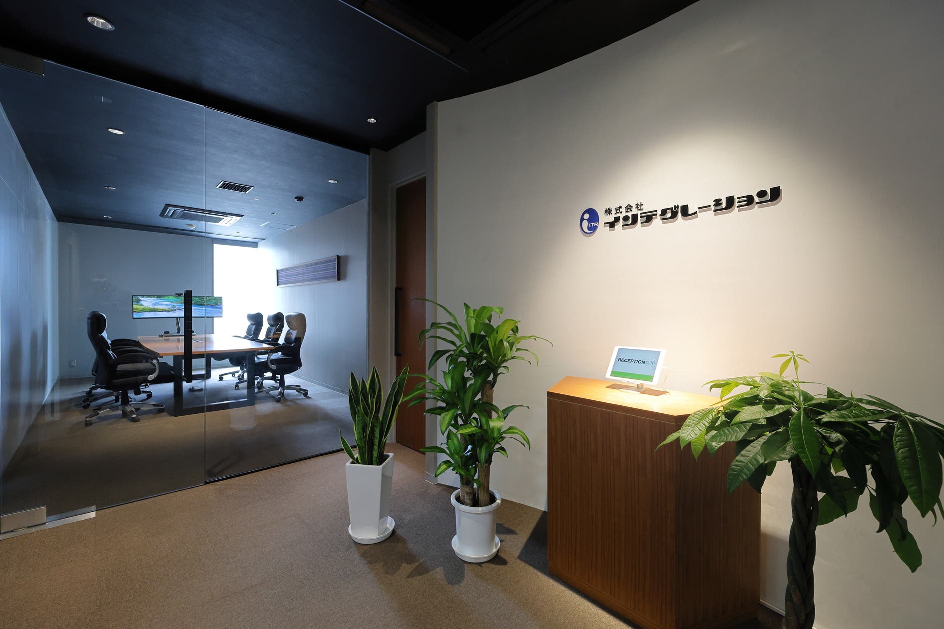 博多駅徒歩4分/快適ハイグレード会議室/Wi-Fi無料の写真2