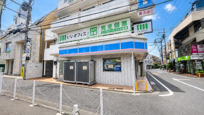 【下北沢駅から徒歩1分】モニター・フリードリンク付き2名個室(ブース9)の写真7