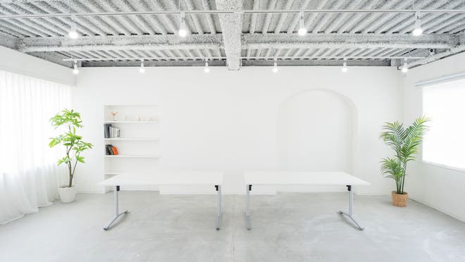 撮影機材無料・自然光・コンクリ床・白壁・アーチ・埋込本棚【 アパレル|撮影|POP UP 】メイクルーム完備・大須観音7分の写真5