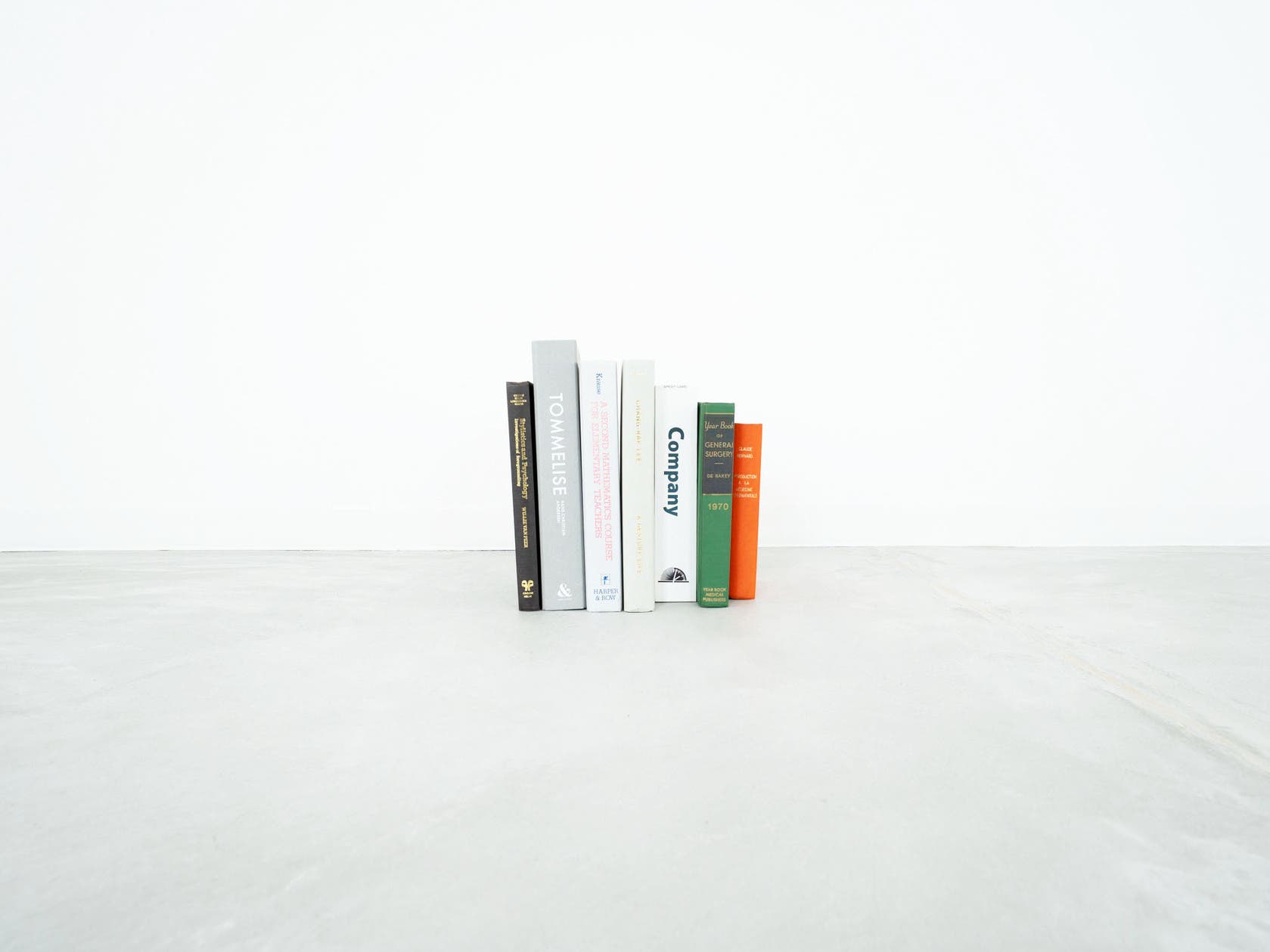 撮影機材無料・自然光・コンクリ床・白壁・アーチ・埋込本棚【 アパレル｜撮影｜POP UP 】メイクルーム完備・大須観音7分の写真18