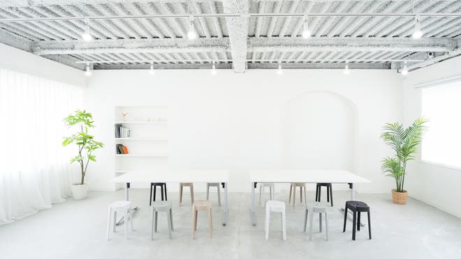 撮影機材無料・自然光・コンクリ床・白壁・アーチ・埋込本棚【 アパレル|撮影|POP UP 】メイクルーム完備・大須観音7分の写真8