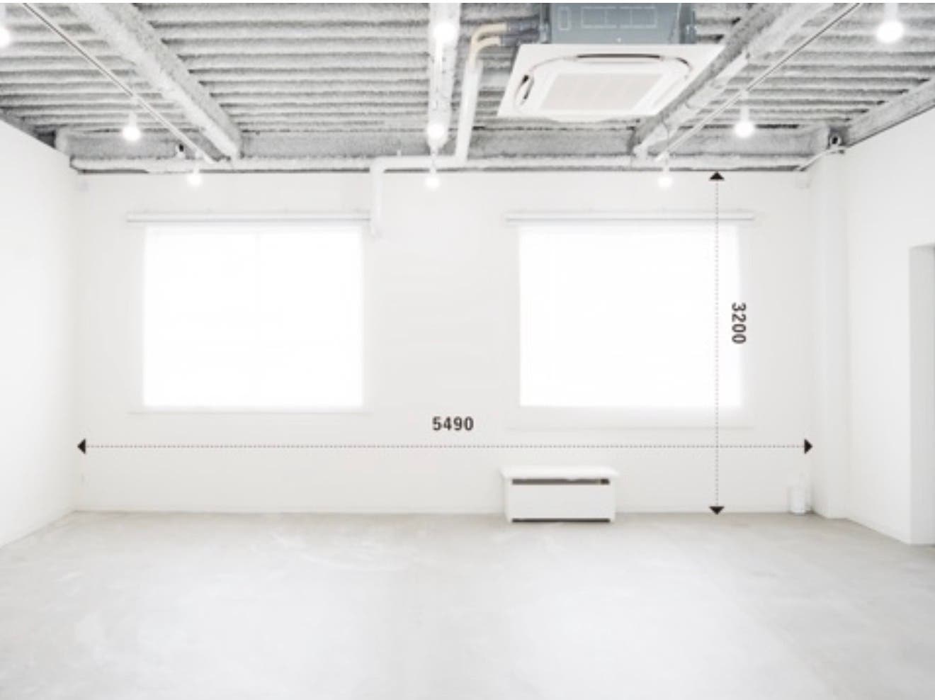 撮影機材無料・自然光・コンクリ床・白壁・アーチ・埋込本棚【 アパレル｜撮影｜POP UP 】メイクルーム完備・大須観音7分の写真28