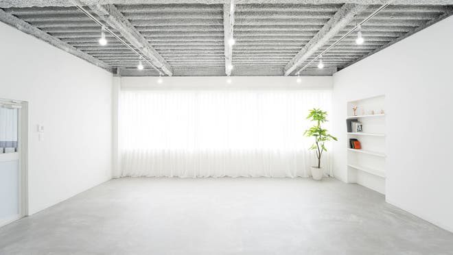 撮影機材無料・自然光・コンクリ床・白壁・アーチ・埋込本棚【 アパレル|撮影|POP UP 】メイクルーム完備・大須観音7分の写真15