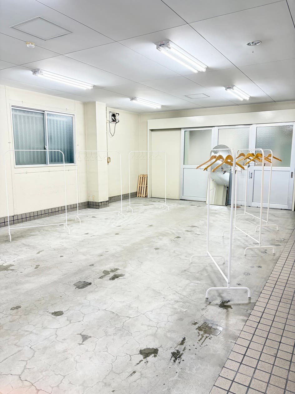 駅徒歩３分⭐️【心斎橋・堀江エリア】72㎡の広々空間、無料備品多数✨展示会、ポップアップやワークショップ会場に最適🧡の写真3