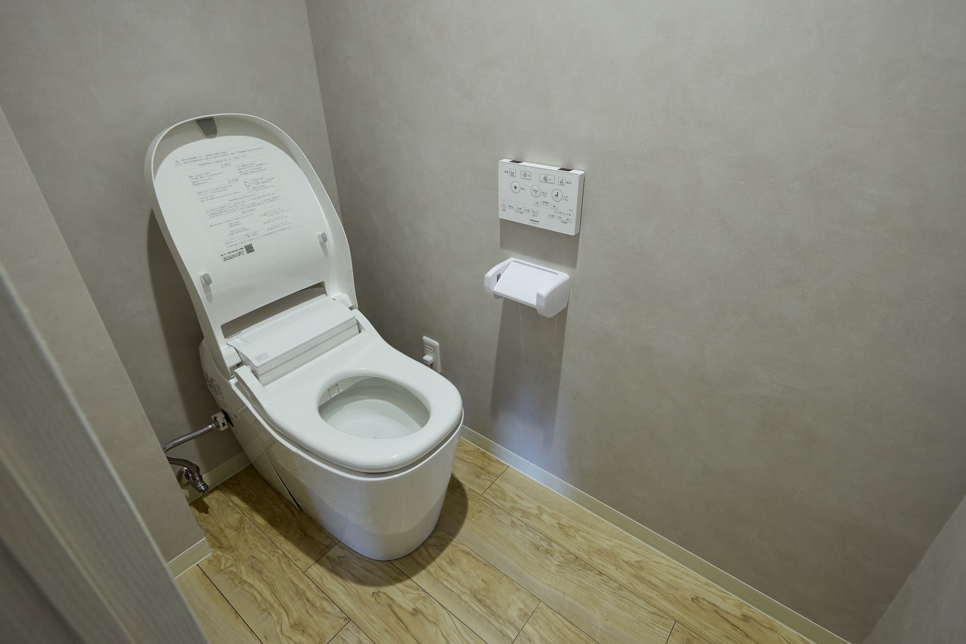 【2階】御茶ノ水駅徒歩1分、モニター、高級オフィスチェア、Web会議用個室ありの作業カフェ。オフィス以上の作業環境があります。の写真8