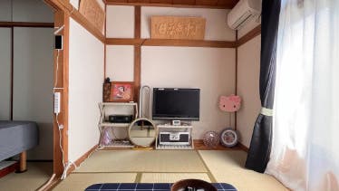 閑静な住宅街に佇む戸建て住宅。歌舞伎町や新宿御苑へも徒歩でアクセス可能な好立地です。の写真1