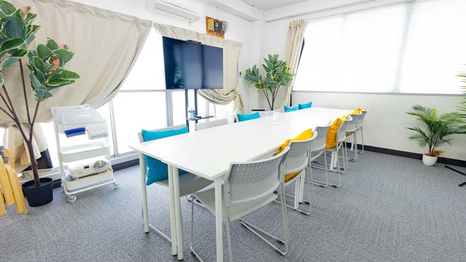 大手町A2出口/神田駅西口🚶♀️3分🌸402🍀会議/勉強会/ボードゲーム/研修/設備無料✨24時間可🍀1日プラン✨の写真1
