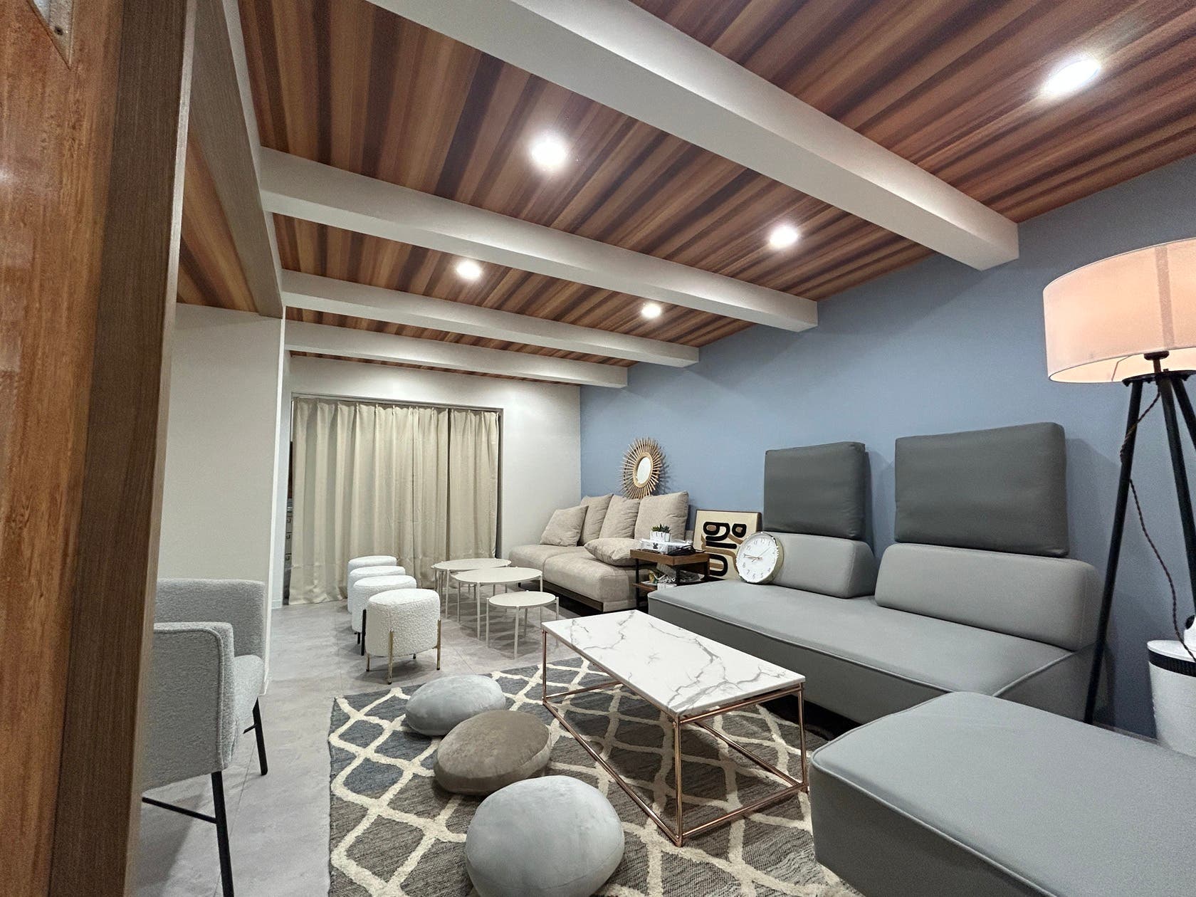 コティ京都駅前ラウンジ｜Koti Kyoto Lounge【京都駅徒歩２分】会議もくつろぎも叶う上質一棟貸しラウンジの写真2