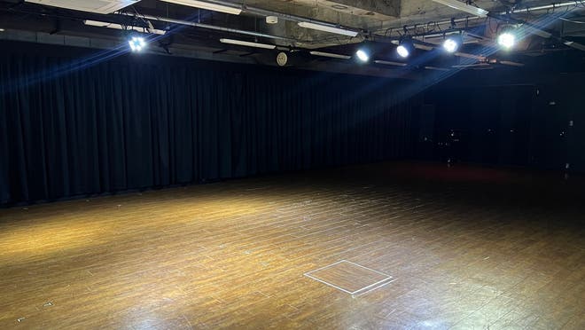 【新大阪徒歩圏】大型ダンス・撮影対応スタジオ|暗転可・鏡・音響完備|MV/WS/リハ対応の写真1
