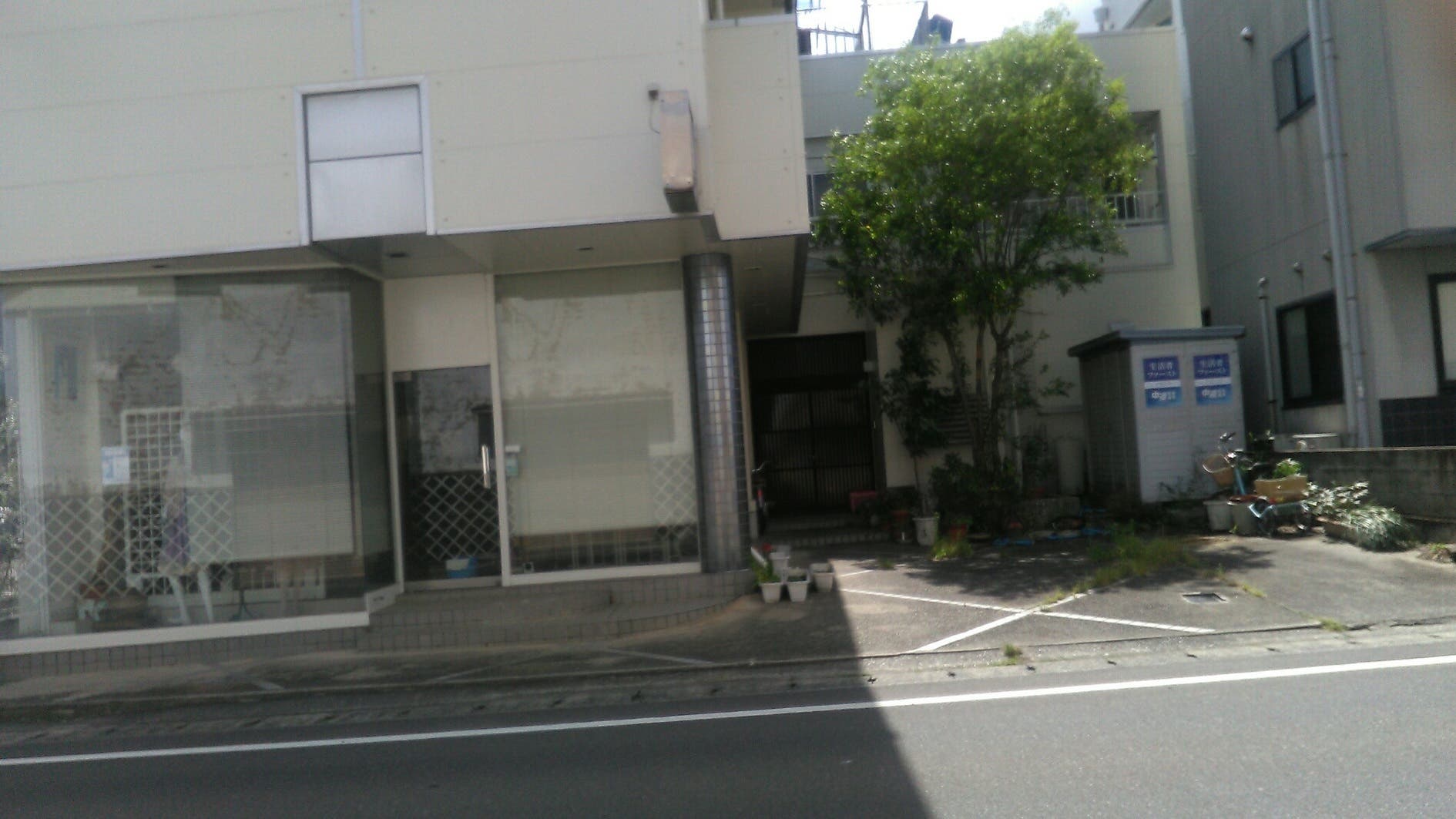 古いブティックの駐車場の写真10
