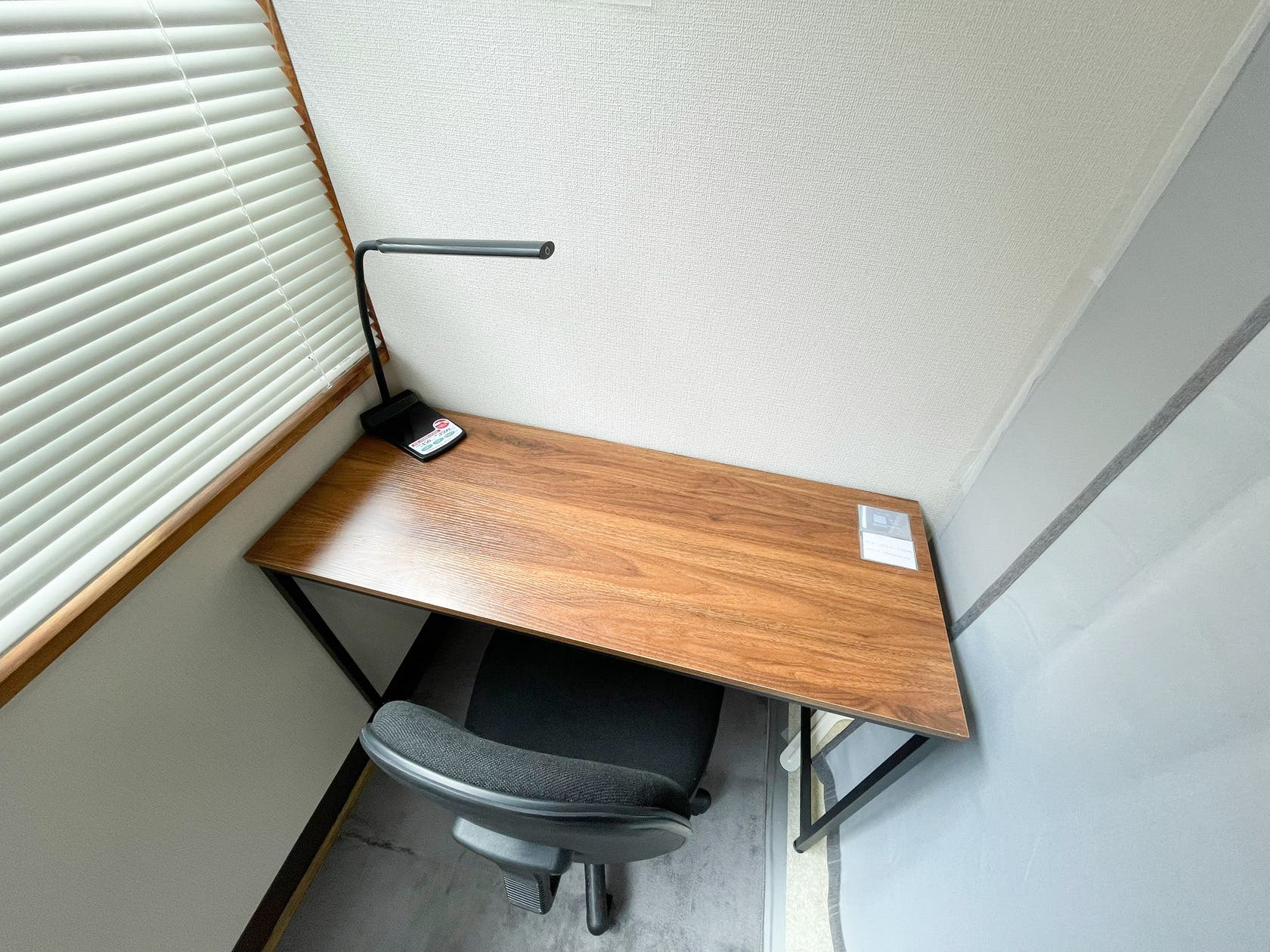 【福山駅近】静かに集中できる半個室ブース｜1名専用｜勉強・作業・読書にの写真1