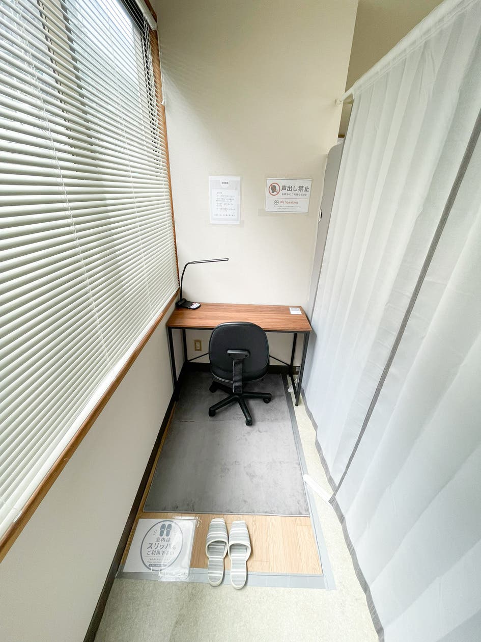 【福山駅近】静かに集中できる半個室ブース｜1名専用｜勉強・作業・読書にの写真5