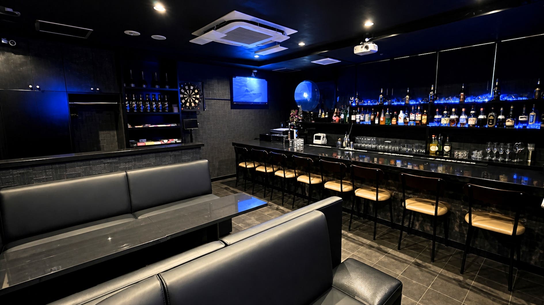 BAR完全貸切/セルフ飲み放題880円/カラオケ・ダーツ無料/結婚式２次会/誕生日会/Bar TK 心斎橋の写真1
