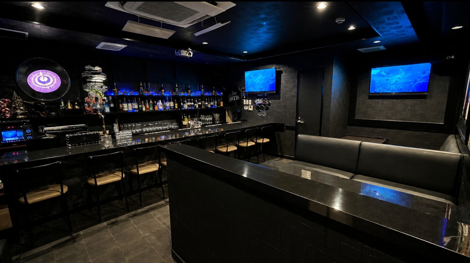 BAR完全貸切/セルフ飲み放題880円/カラオケ・ダーツ無料/結婚式２次会/誕生日会/Bar TK 心斎橋の写真5