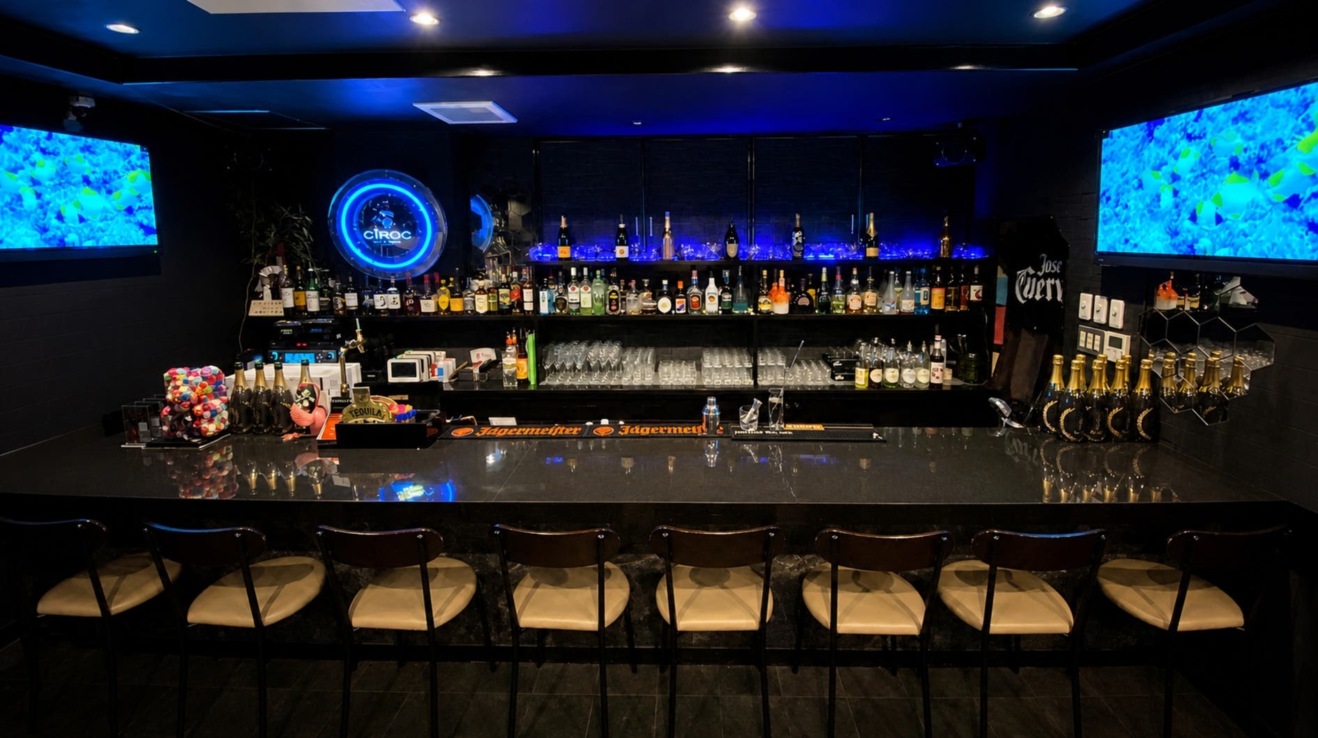 BAR完全貸切/セルフ飲み放題880円/カラオケ・ダーツ無料/結婚式２次会/誕生日会/Bar TK 心斎橋の写真6