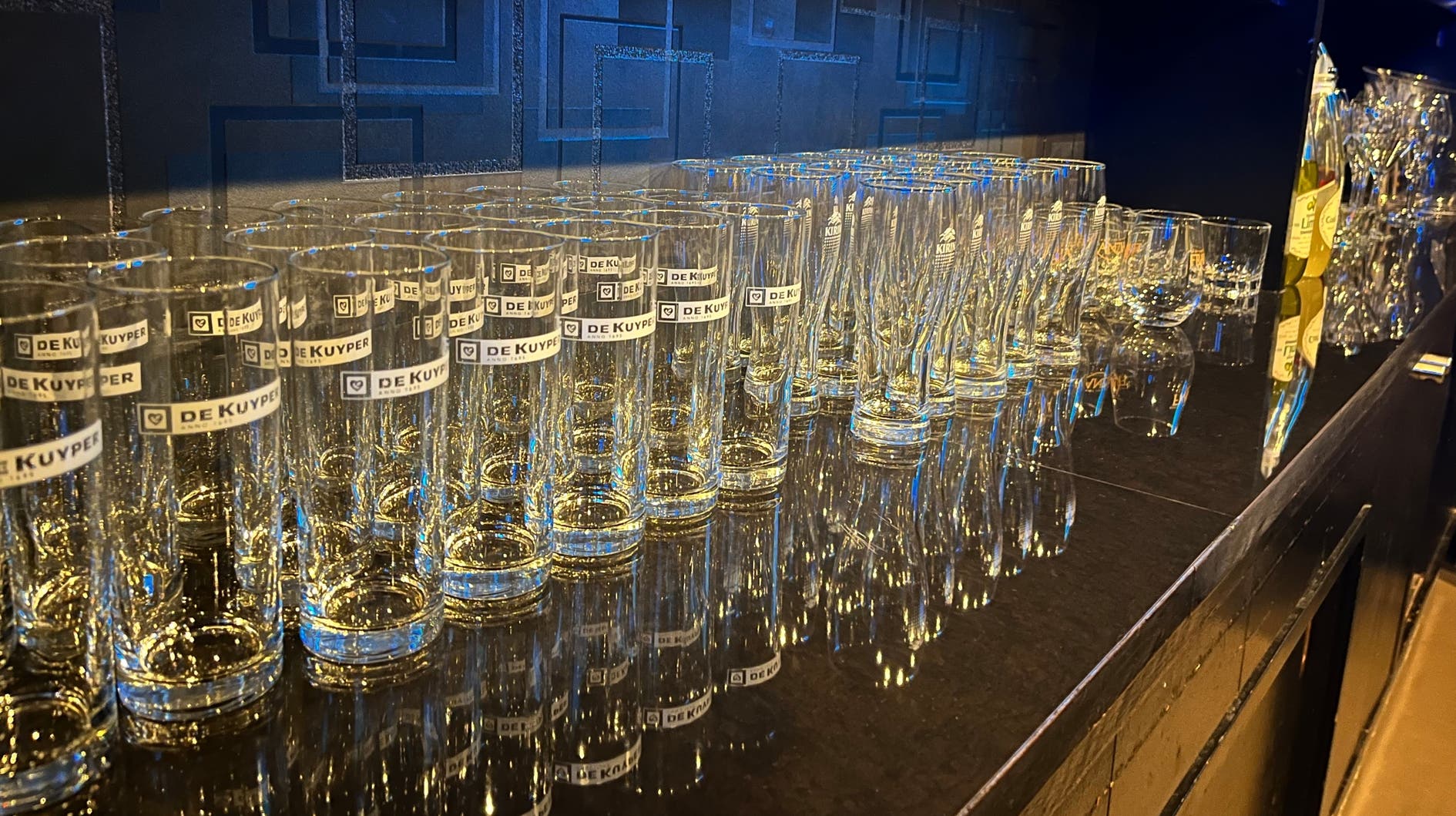 BAR完全貸切/セルフ飲み放題880円/カラオケ・ダーツ無料/結婚式２次会/誕生日会/Bar TK 心斎橋の写真10