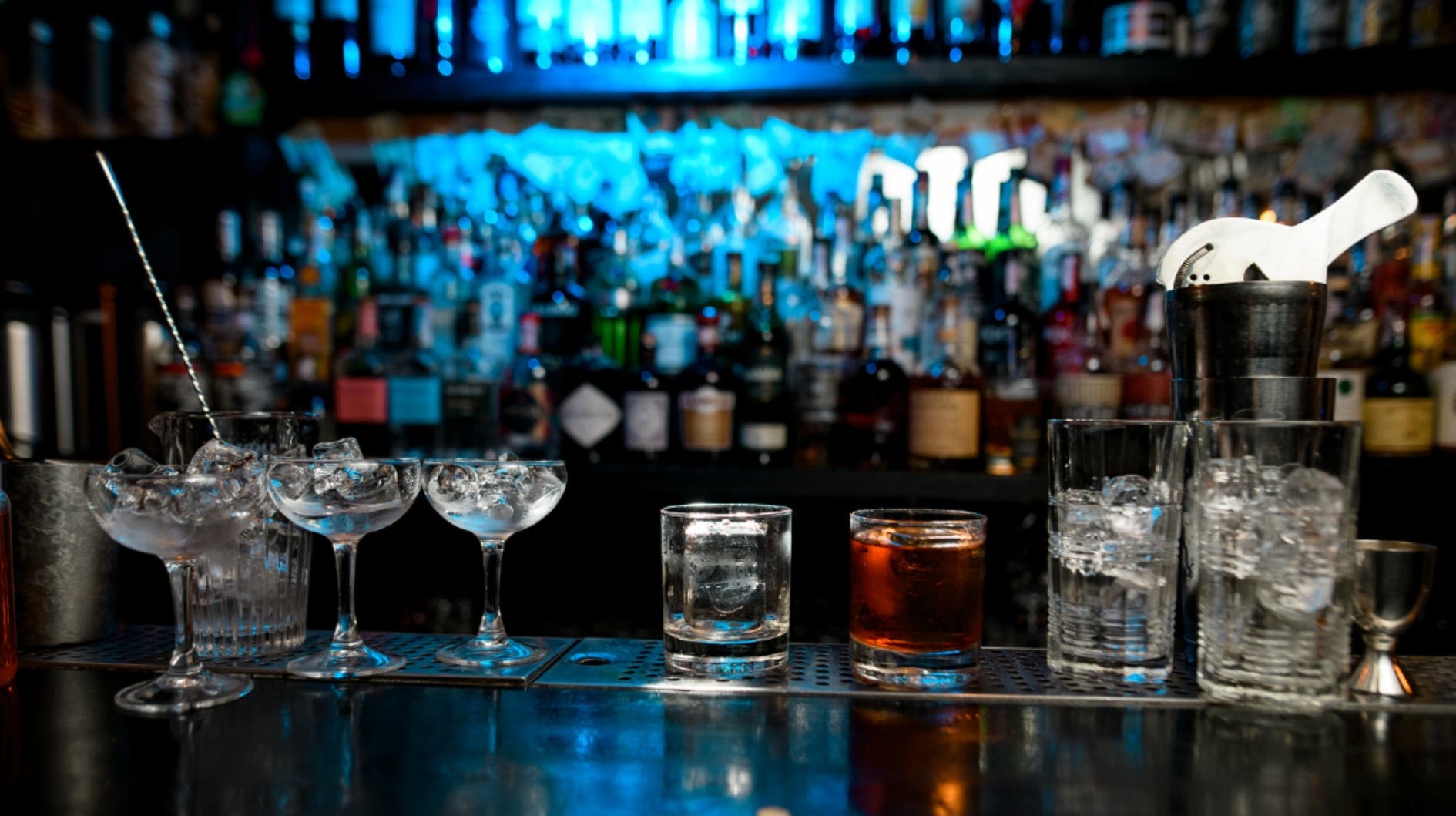 BAR完全貸切/セルフ飲み放題880円/カラオケ・ダーツ無料/結婚式２次会/誕生日会/Bar TK 心斎橋の写真8