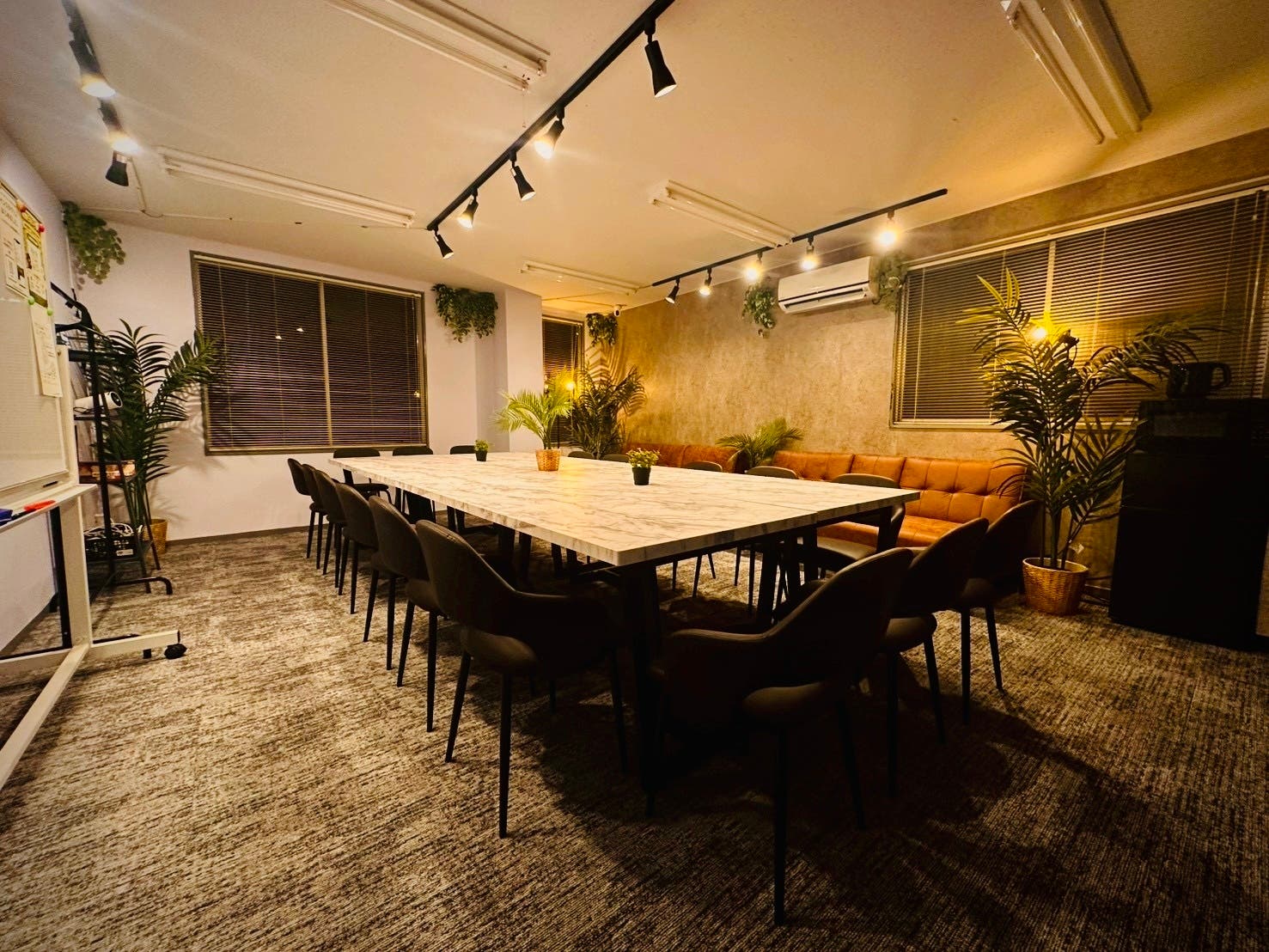 NEW【八丁堀駅2分！宝町駅3分！】最大24名着席/無料Wifi/会議・撮影・女子会・ボドゲ・パーティ・商談等！飲食🍺🍷可！の写真4