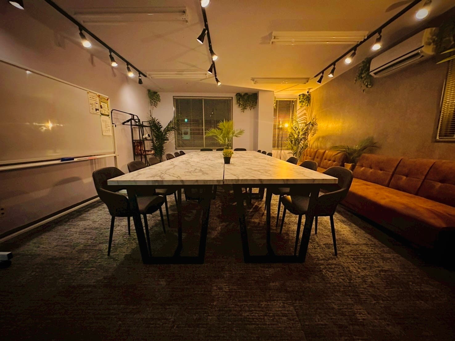 NEW【八丁堀駅2分！宝町駅3分！】最大24名着席/無料Wifi/会議・撮影・女子会・ボドゲ・パーティ・商談等！飲食🍺🍷可！の写真12