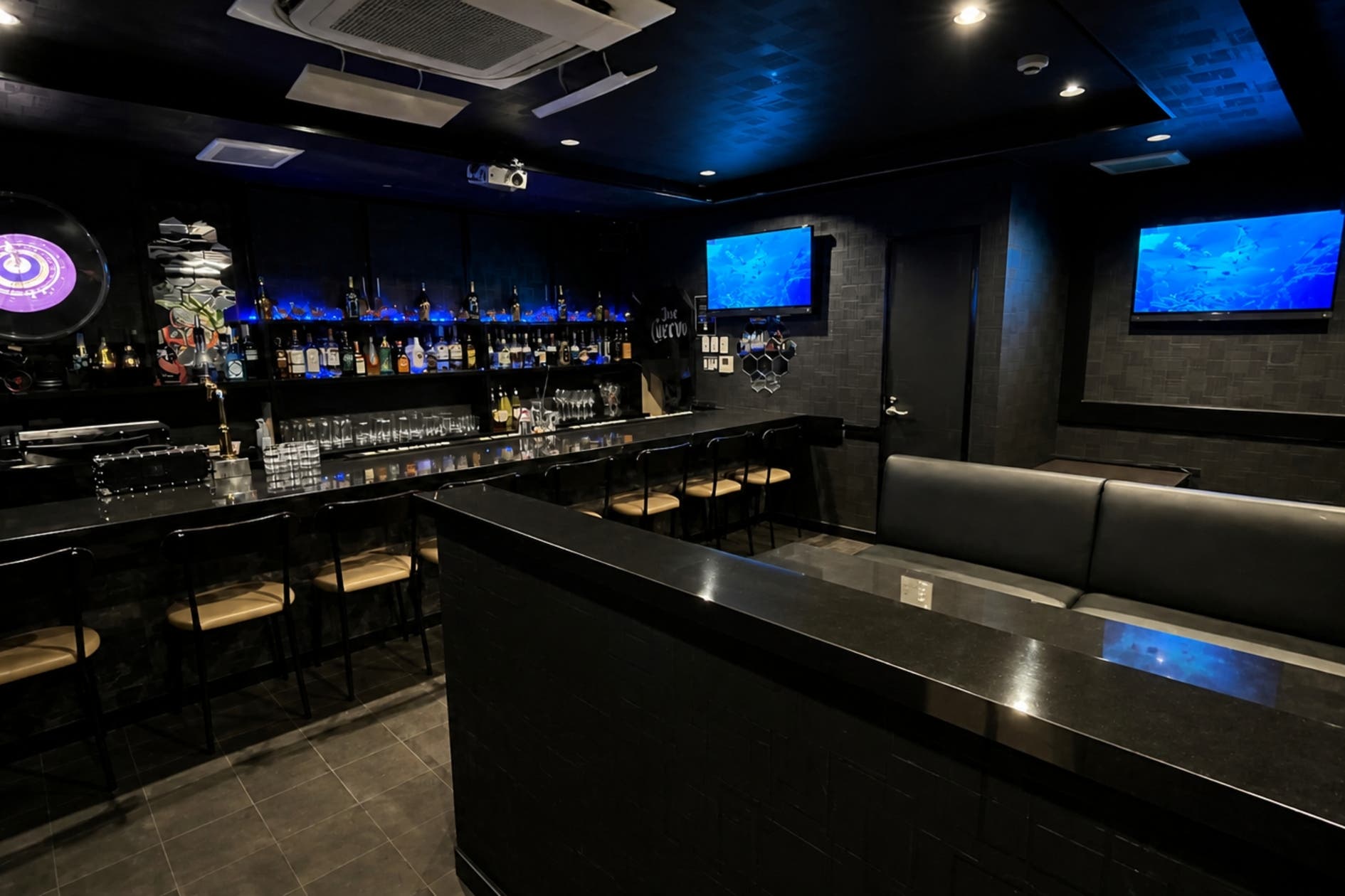 BAR完全貸切/セルフ飲み放題880円/カラオケ・ダーツ無料/結婚式２次会/誕生日会/Bar TK 心斎橋の写真5