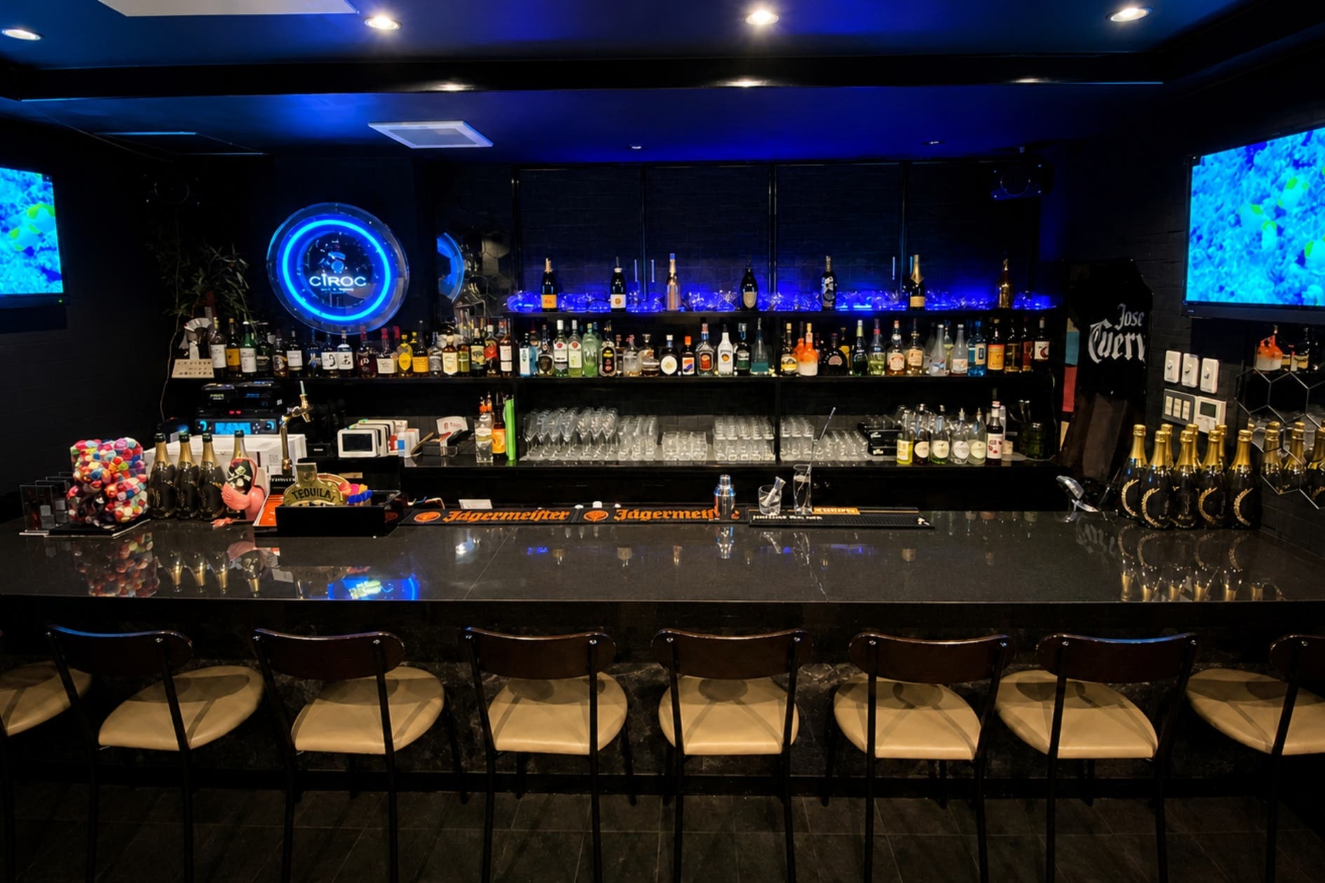 BAR完全貸切/セルフ飲み放題880円/カラオケ・ダーツ無料/結婚式２次会/誕生日会/Bar TK 心斎橋の写真6