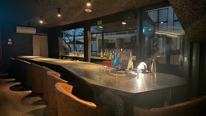 阪神芦屋駅から徒歩2分の老舗Barの写真4