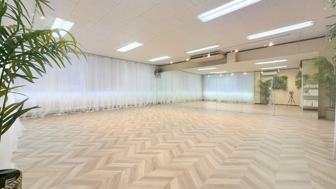【関内駅3分】広々40㎡超/大型鏡計6m超/調光調色/綺麗なスタジオでダンス・ポージング・ヨガ・演劇・撮影等におすすめ☆の写真1