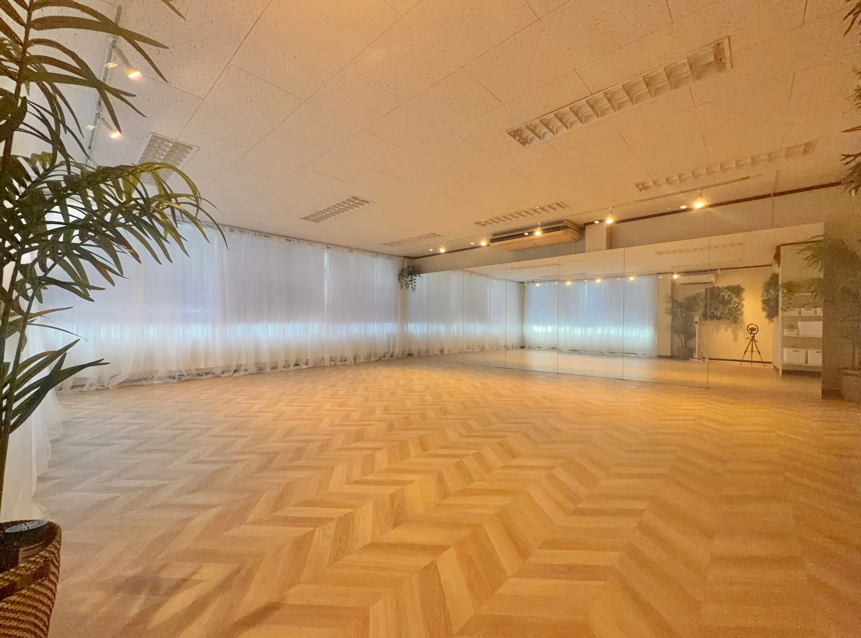 【関内駅3分】広々40㎡超/大型鏡計6m超/調光調色/綺麗なスタジオでダンス・ポージング・ヨガ・演劇・撮影等におすすめ☆の写真5