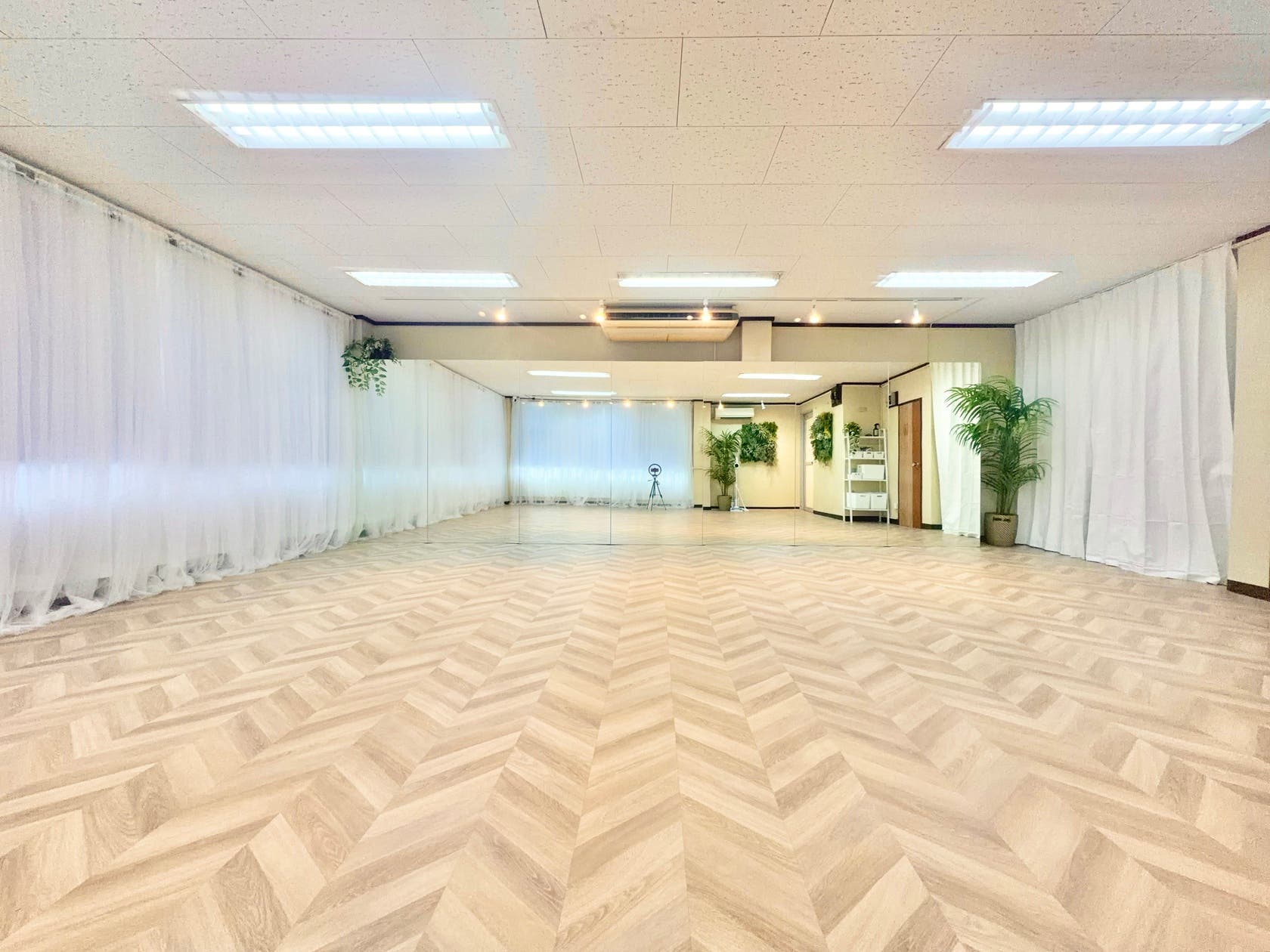 【関内駅3分】広々40㎡超/大型鏡計6m超/調光調色/綺麗なスタジオでダンス・ポージング・ヨガ・演劇・撮影等におすすめ☆の写真6